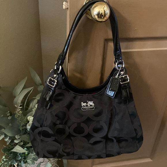 Coach | Bags | Egu Coach Madison Op Art Maggie Signature Logo Shoulder ...